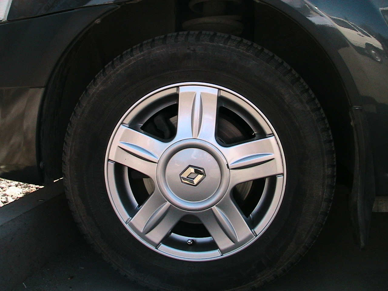 My perfect Renault Logan. 3DTuning - probably the best car configurator!